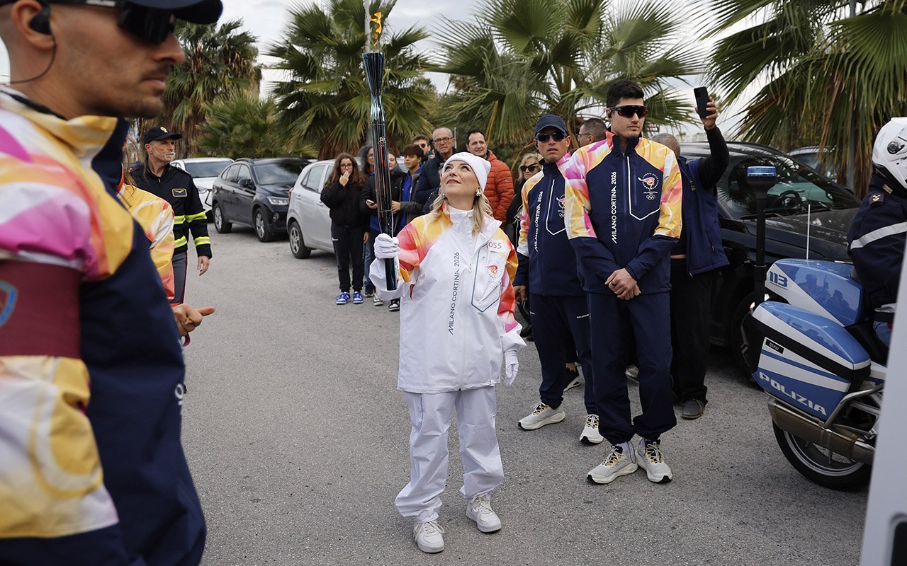 Fiamma Olimpica a Trapani: L'emozione di Angela - Trapani Oggi